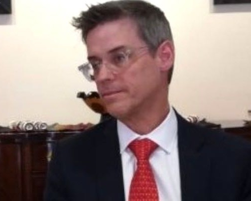 Kevin como diría Diosdado eres pura TRAMPArencia por Claudia Orsini